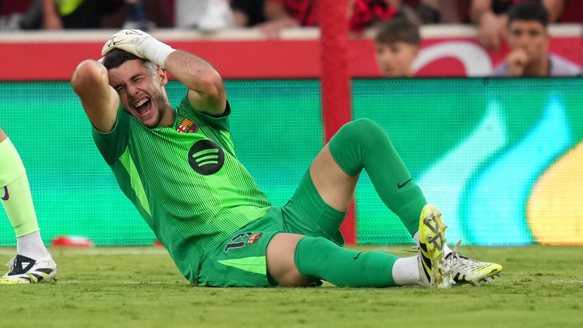 "Erstmal mit Eis kühlen": Marc-Andre ter Stegens Rivale Joan Garcia nach Horrorfoul beim Debüt ...